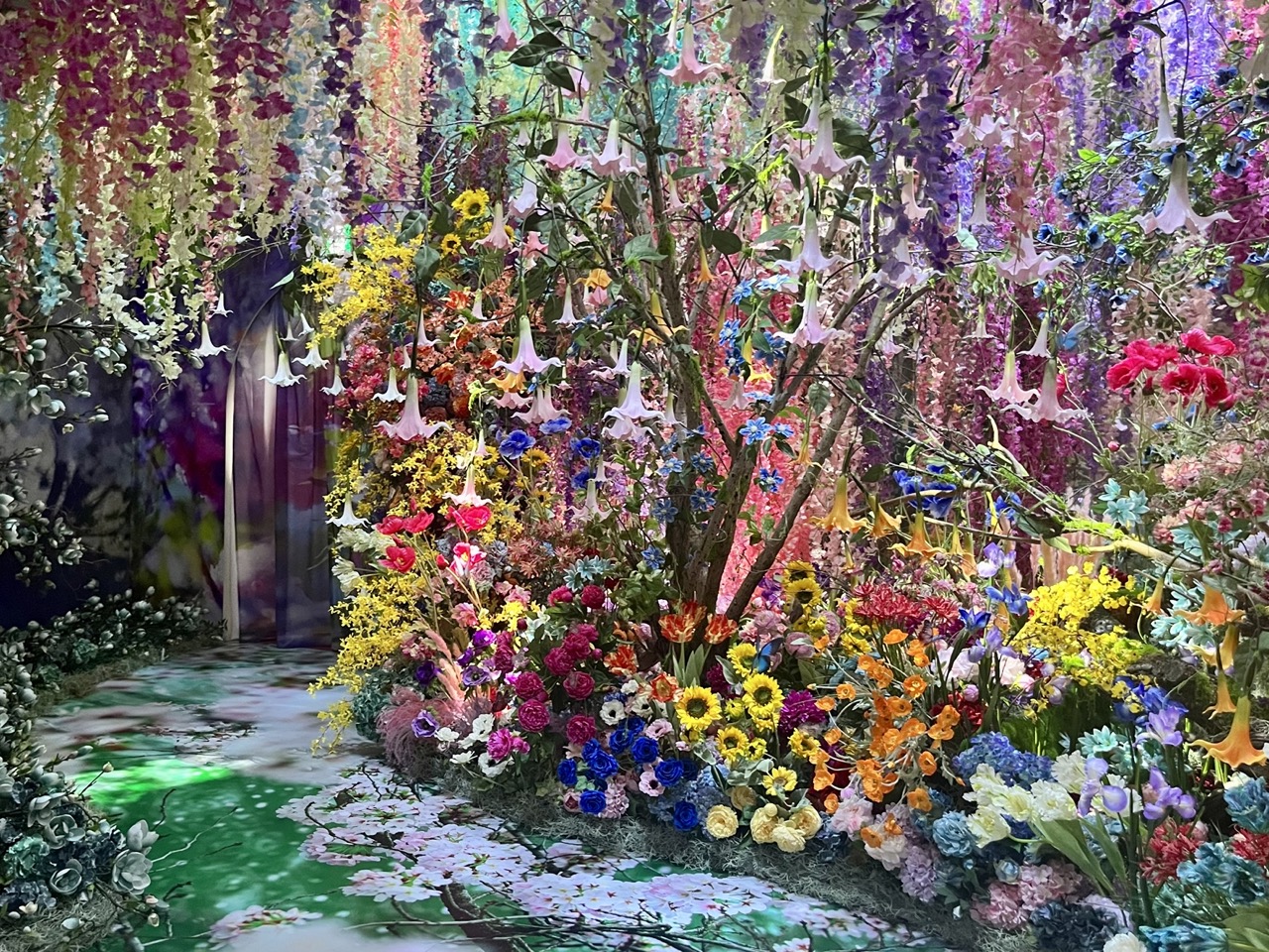 【TOKYO NODE 45F GALLERY A/B/C】『蜷川実花展 : Eternity in a Moment 瞬きの中の永遠 ...